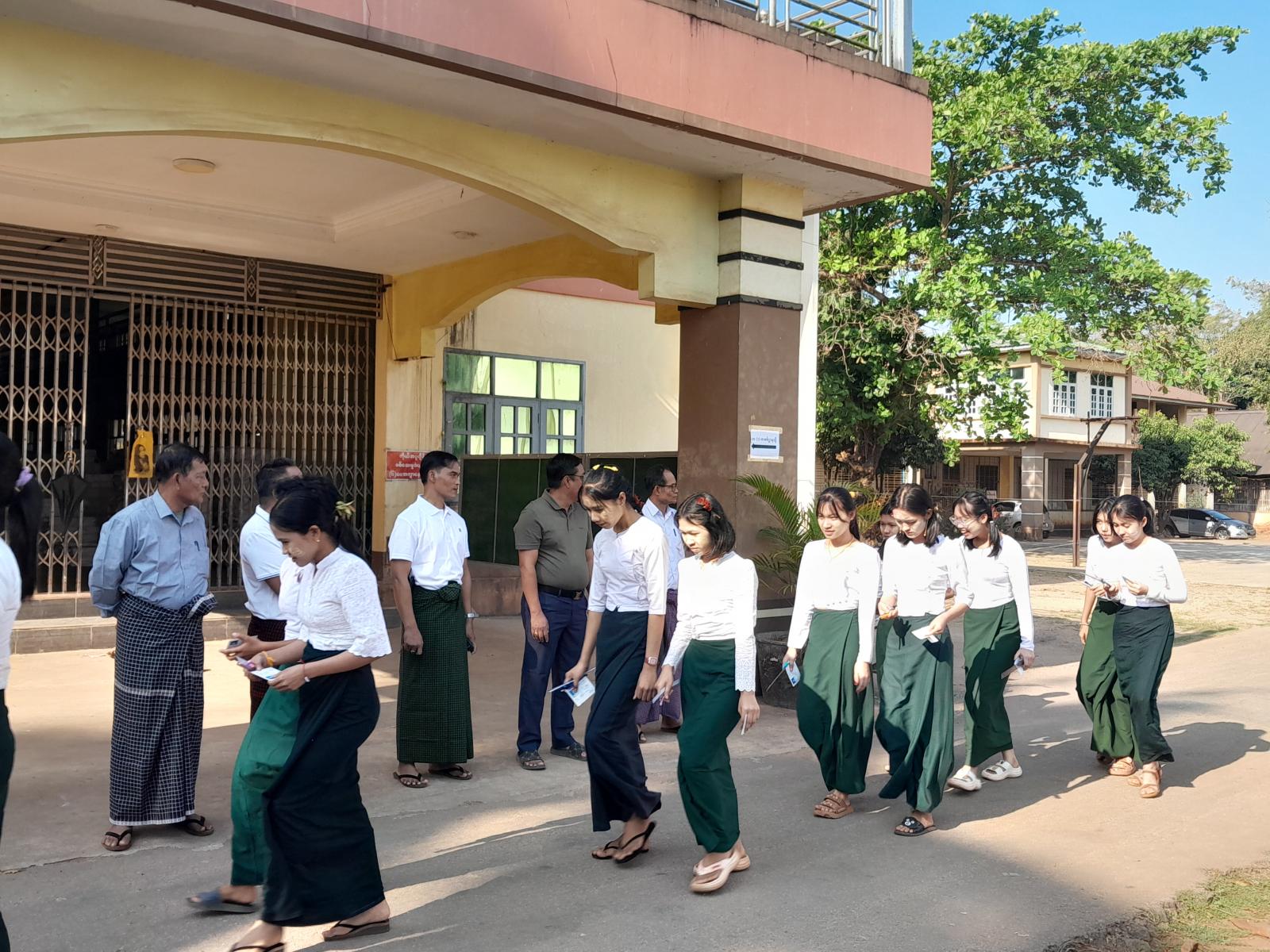 ကျိုက်ထိုမြို့နယ်တွင် တက္ကသိုလ်ဝင်တန်းစာမေးပွဲ အင်္ဂလိပ်စာဘာသာရပ်ကို