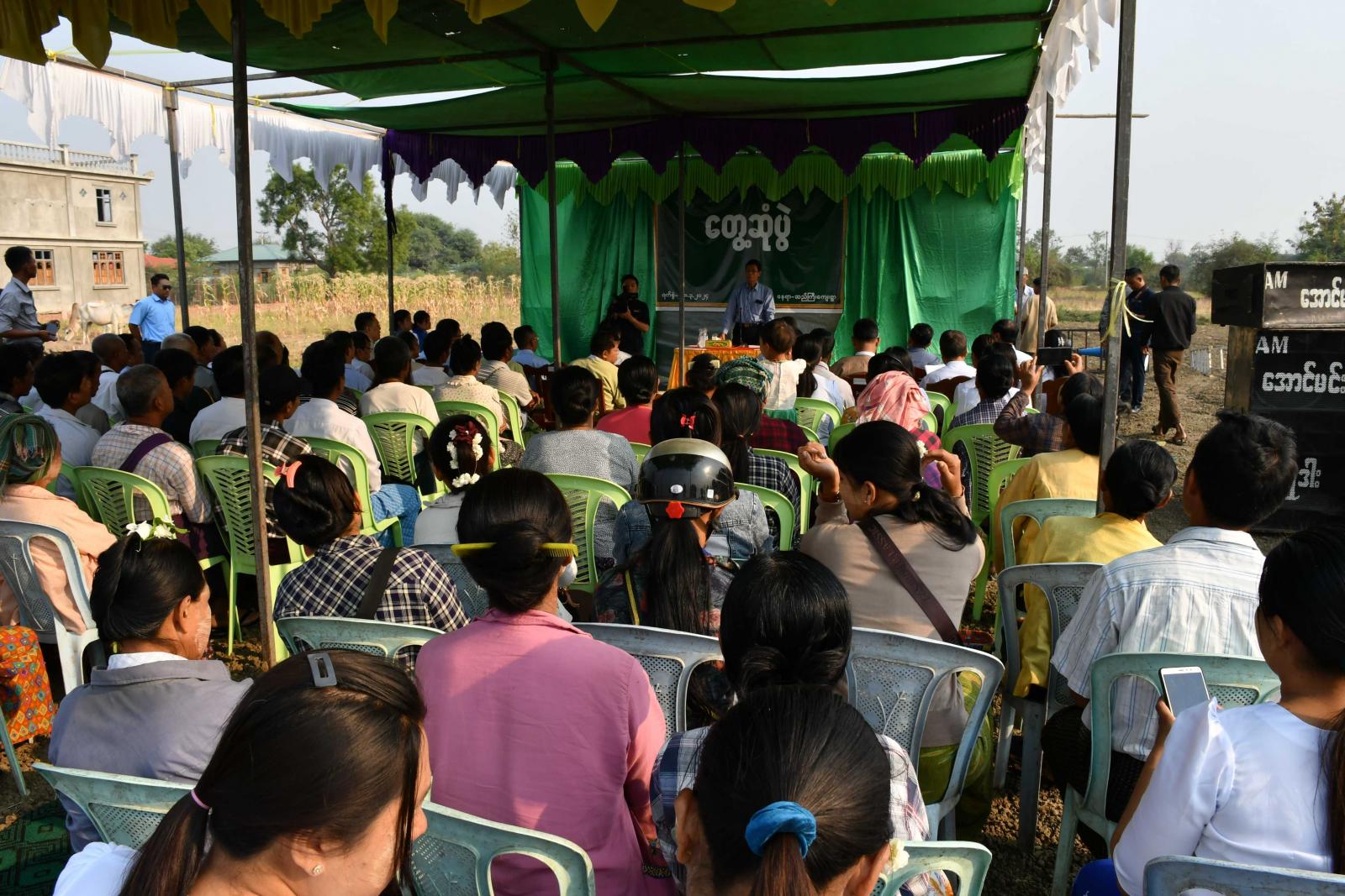 ရမည်းသင်းမြို့နယ်၊ ဆည်ကြီးကျေးရွာ၌ ဝါသီးနှံ စိုက်ပျိုးသည့် တောင်သူများန