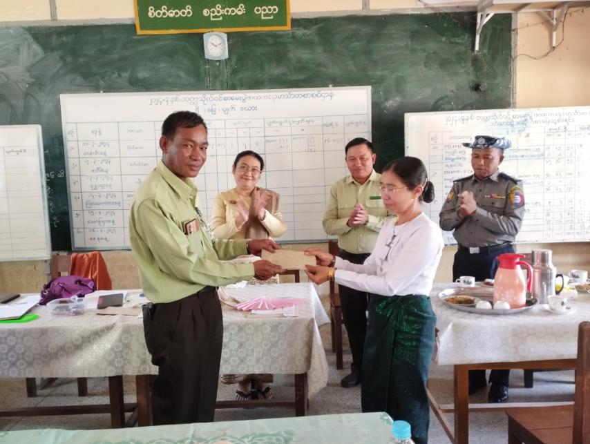 ဧရာဝတီတိုင်းဒေသကြီးအစိုးရအဖွဲ့၊ ဝန်ကြီးချုပ် ဦးတင်မောင်ဝင်း ဟင်္သာတမြို့နယ်အတွင်းရှိ တက္ကသိုလ်ဝင