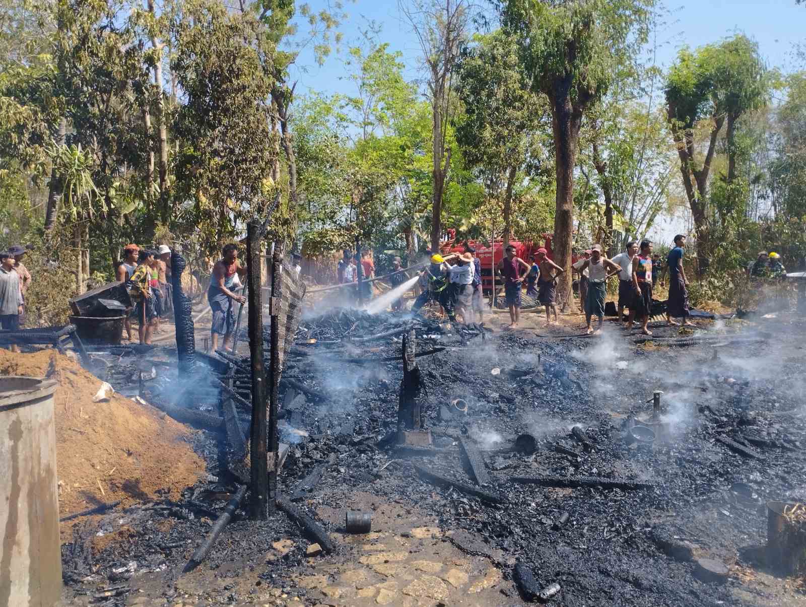 မိုးညိုမြို့နယ်၊ သရက်တစ်ပင်ကျေးရွာတွင် နေအိမ် ၂ လုံးမီးလောင်ဆုံးရှုံးမ