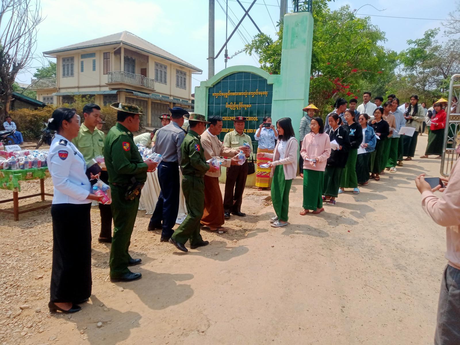လွိုင်လင်မြို့နယ် တက္ကသိုလ်ဝင်တန်းစာစစ်ဌာနများတွင် စာမေးပွဲဖြေဆိုသည့် က