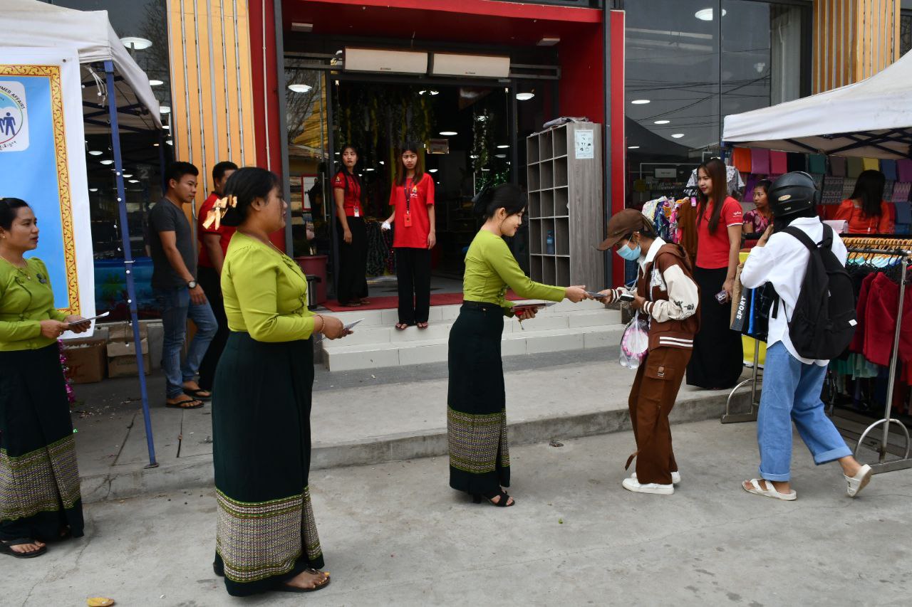 ပြည်မြို့၌ ကမ္ဘာ့စားသုံးသူအခွင့်အရေးများနေ့ အထိမ်းအမှတ် အသိပညာပေးလက်ကမ်းစာစောင်များ ဖြန့်ဝေ