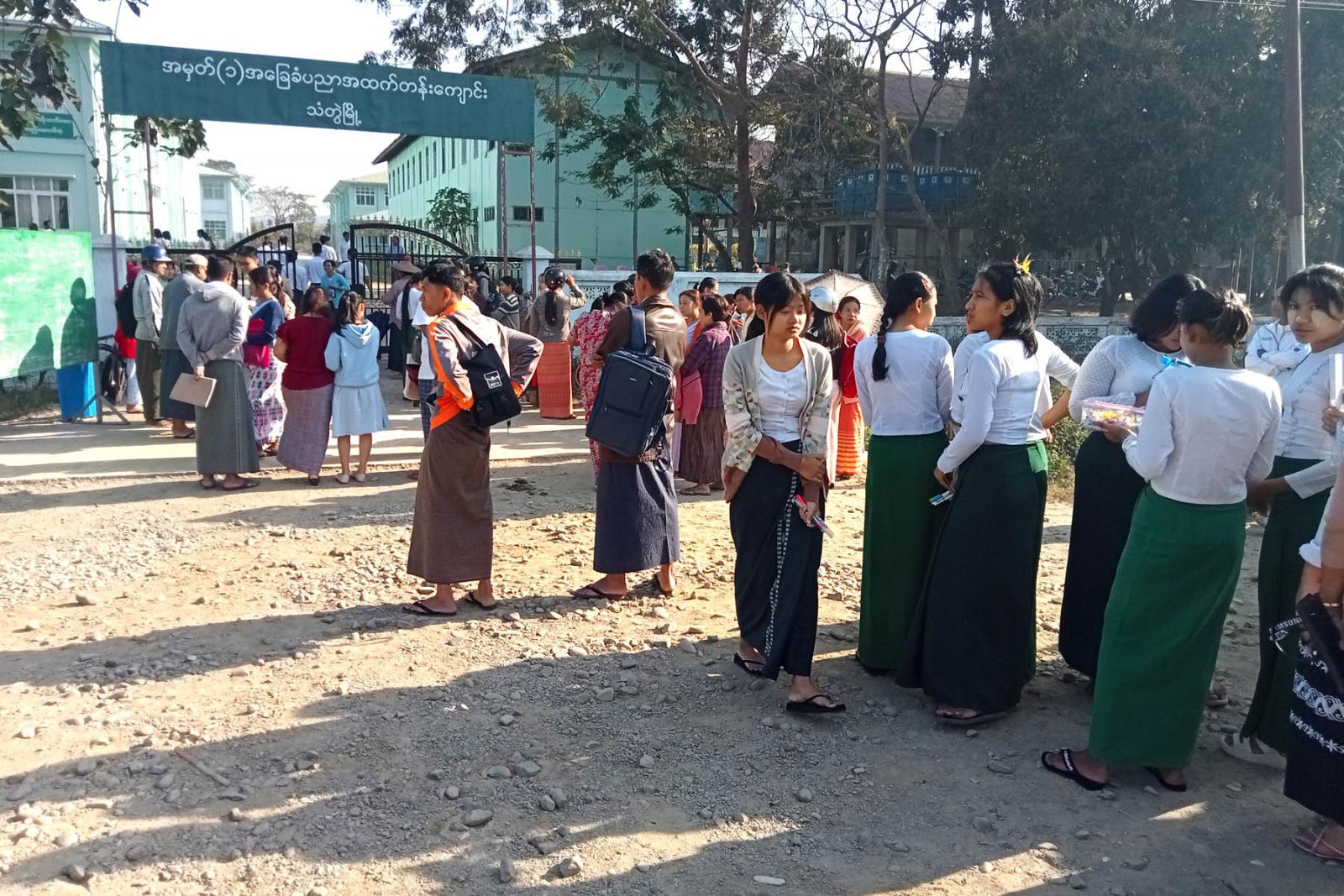 သံတွဲမြို့နယ်ရှိ စာစစ်ဌာနများ၌ တက္ကသိုလ်ဝင်စာမေးပွဲ အင်္ဂလိပ်စာဘာသာရပ်ကို ဆက်လက်ဖြေဆို