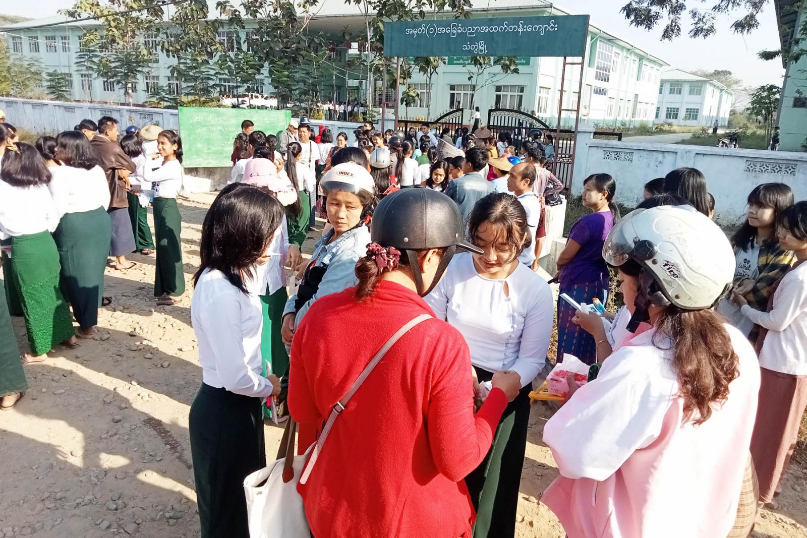 သံတွဲမြို့နယ်ရှိ စာစစ်ဌာနများ၌ ကျောင်းသား၊ ကျောင်းသူများ တက္ကသိုလ်ဝင်စာမေးပွဲ ဓာတုဗေဒဘာသာရပ်နှင့