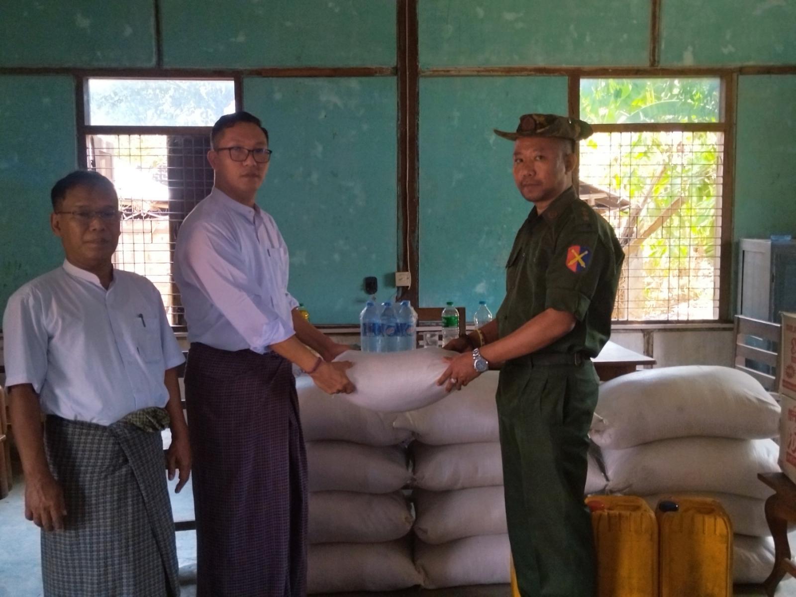 ငဖဲမြို့နယ်အတွင်း ယာယီနေရပ်စွန့်ခွာသူ အိမ်ထောင်စုဝင်များအား အခ