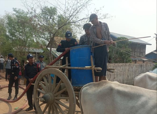 ရေတာရှည်မြို့နယ်၌ သောက်သုံးရေရှားပါးသည့် ကျေးရွာများသို့ ရေလှူဒါန်းခြင်းများ ဆောင်ရွက