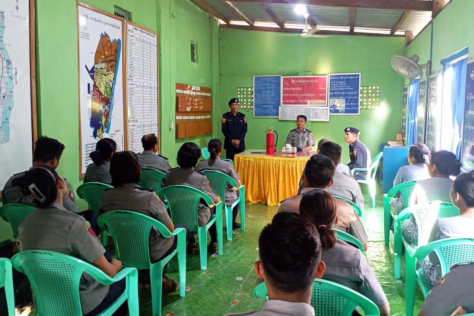 သရက်မြို့မရဲစခန်း၌ မီးဘေးကာကွယ်ရေးအသိပညာပေးဟောပြောခြင်းနှင့် မီးငြှိမ
