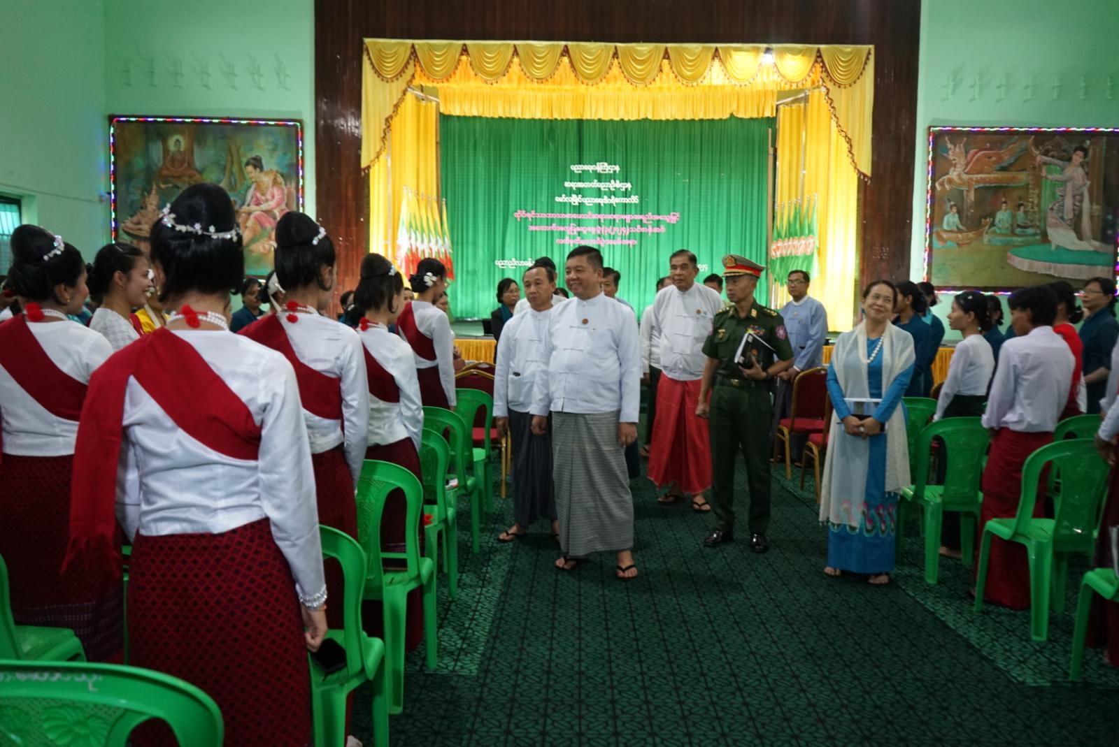 မွန်ပြည်နယ်ဝန်ကြီးချုပ် ဦးအောင်ကြည်သိန်း တိုင်းရင်းသားဘာသာစာပေသင် ဆရာ