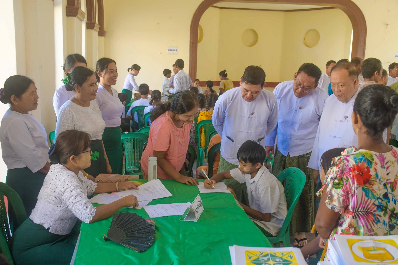 ရခိုင်ပြည်နယ်ဝန်ကြီးချုပ် ဦးထိန်လင်း ကျောင်းသား၊ ကျောင်းသူများကျောင်းအပ