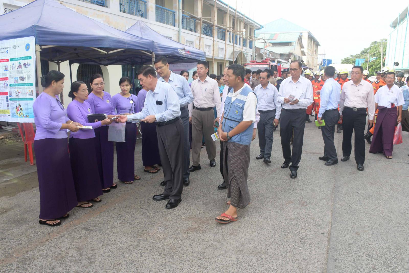 ရခိုင်ပြည်နယ်ဝန်ကြီးချုပ် ဦးထိန်လင်း မုန်တိုင်းအန္တရာယ် ကြိုတင်ကာကွယ်နိုင်ရေး အသိပေးနှိုးဆော်နေမ