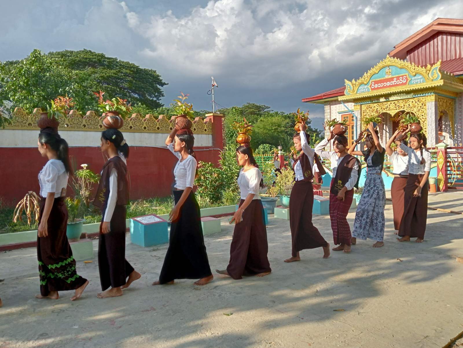ကဆုန်လပြည့် ဗုဒ္ဓနေ့ တွင် ဥတ္တရသီရိမြို့နယ်အတွင်း တည်ထားကိုးကွယ်တော