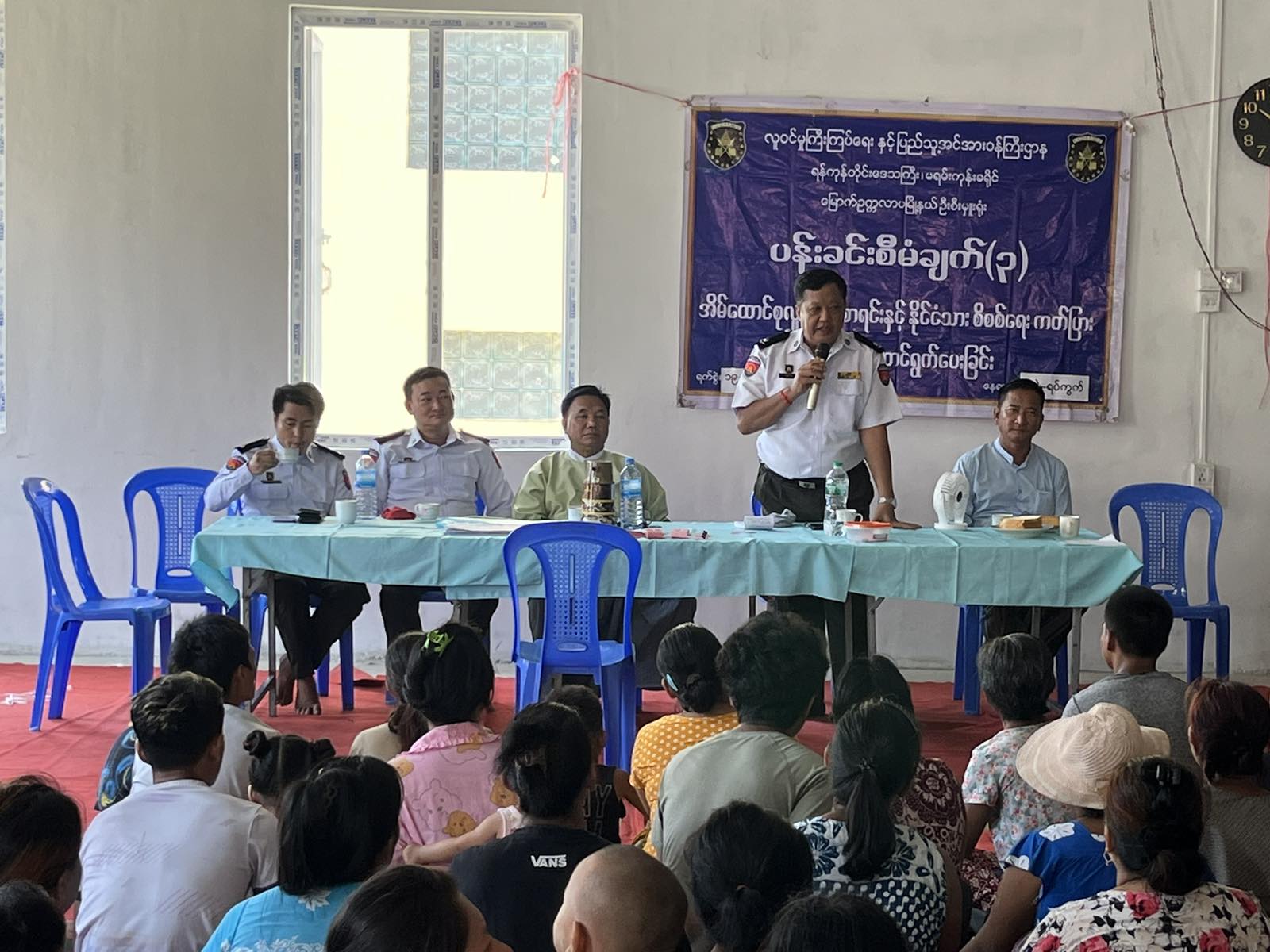 မြောက်ဥက္ကလာပမြို့နယ်၊ အမှတ် ၂ ရပ်ကွက်၊ အုပ်ချုပ်ရေးမှူးရုံး၌ ပန်းခင