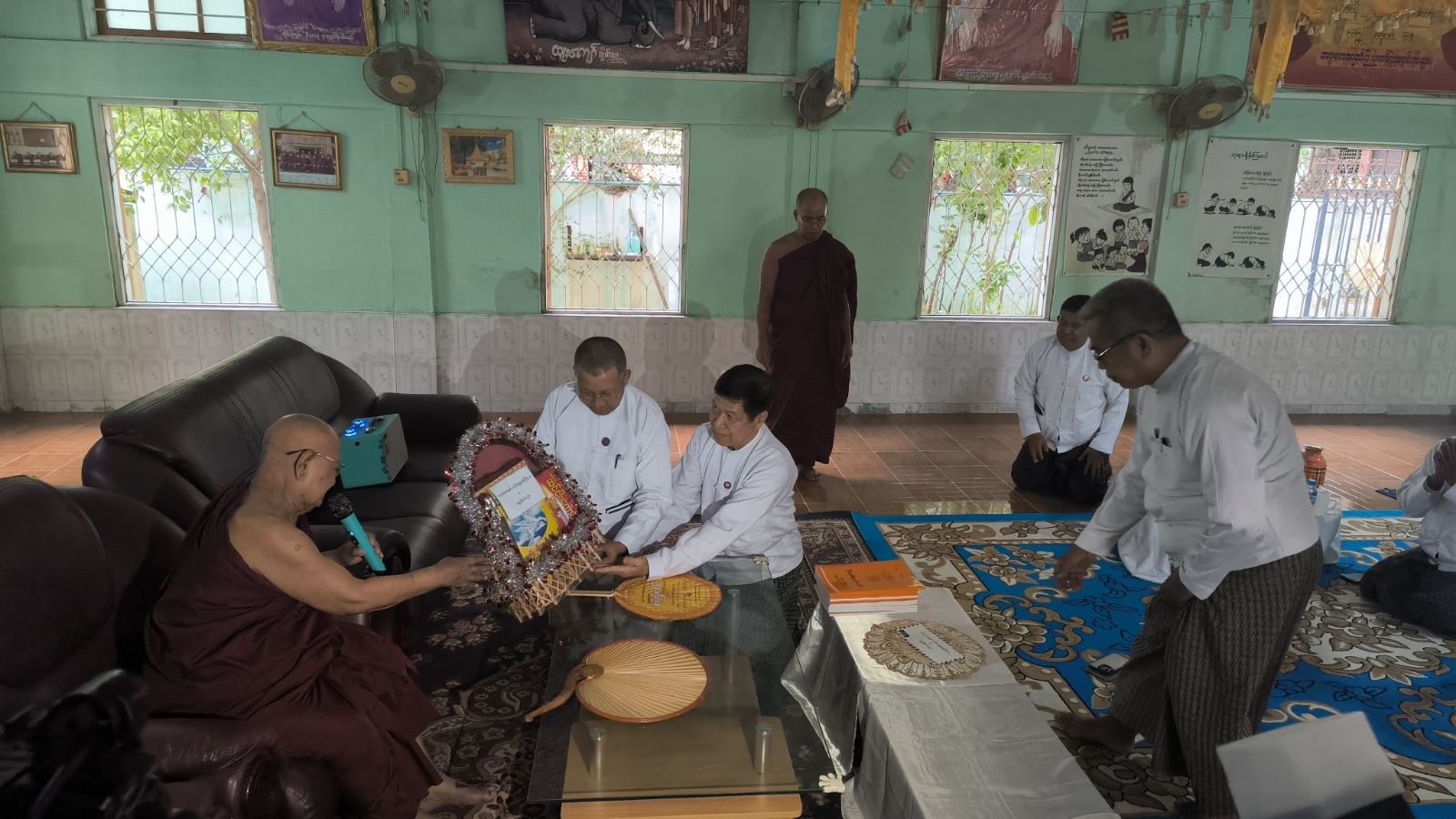 သာသနာရေးနှင့်ယဉ်ကျေးမှုဝန်ကြီးဌာန၊ ပြည်‌ထောင်စု၀န်ကြီး ဦးတင်ဦးလွင်နှင့် မန္တလေးတိုင်းဒေသကြီးဝန်က