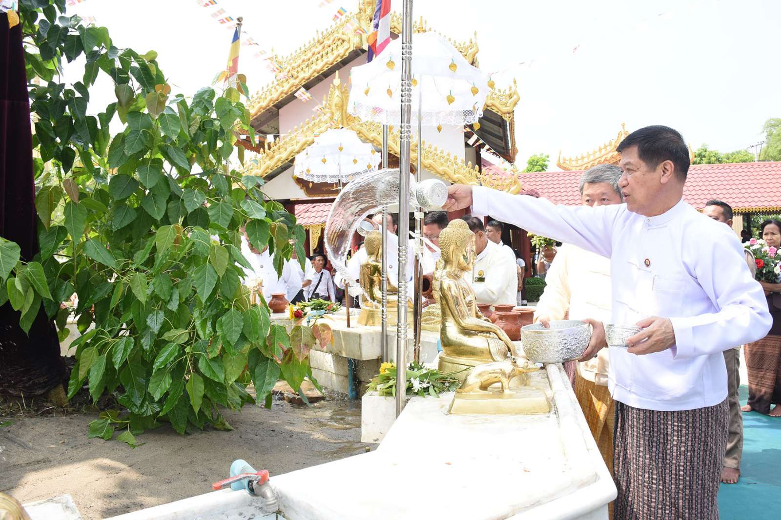 မဟာမုနိဘုရားကြီးပရိဝုဏ်အတွင်းရှိ မဟာဗောဓိပင် ပရိဘောဂစေတီတော်မြတ်အား