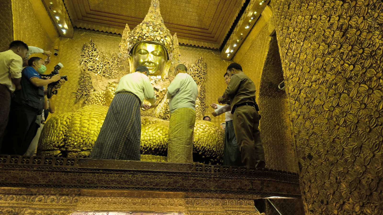 သာသနာရေးနှင့်ယဉ်ကျေးမှုဝန်ကြီးဌာန၊ ပြည်‌ထောင်စု၀န်ကြီး ဦးတင်ဦးလွင်နှင့် မန္တလေးတိုင်းဒေသကြီးဝန်က