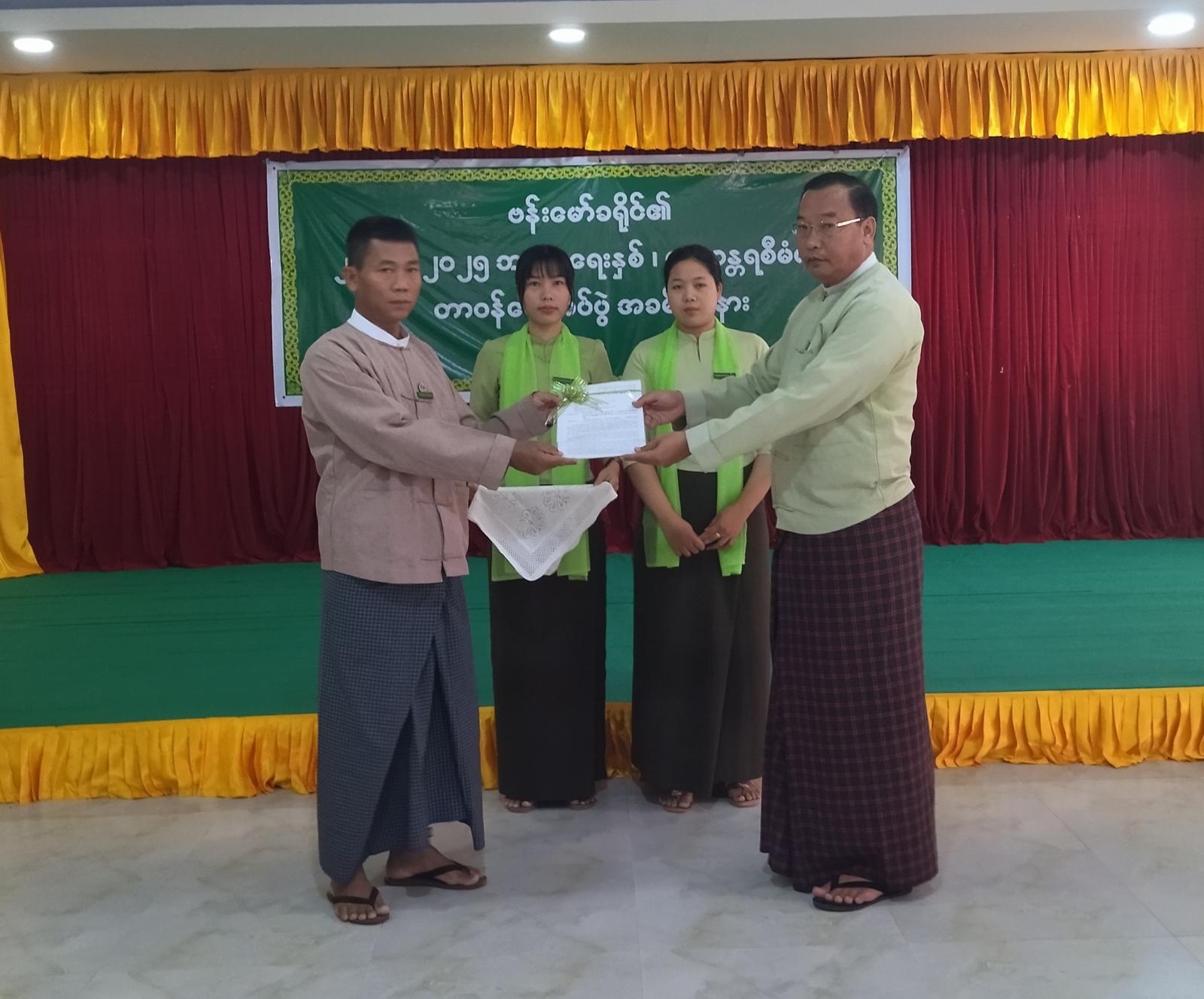 ဗန်းမော်ခရိုင်တွင် ၂၀၂၄ ၂၀၂၅ ဘဏ္ဍာရေးနှစ်ဒေသန္တရစီမံကိန်းတာဝန်ပေးအပ်ပွဲ အခမ်းအနား ကျင်းပ