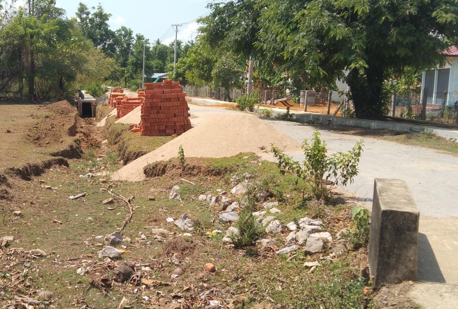 ပိုင်ကျုံမြို့ အ ထ ကကျောင်းလမ်း၌ အုတ်စီရေမြောင်း တည်ဆောက်ခြင်းလုပ်ငန်း