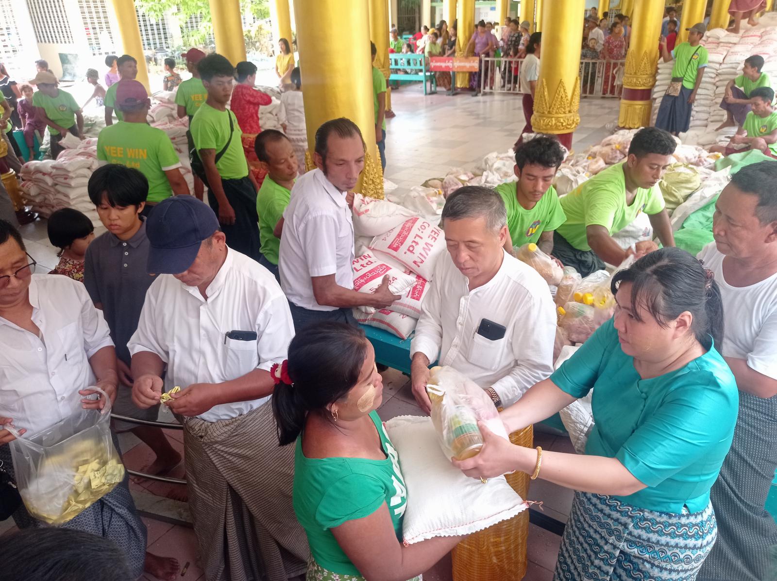 ခရမ်းမြို့ သကျမာရဇိန်သွန်းဘုရားကြီးဘုံမြင့် စေတီတော်ထီး တော်တင်လှူပွဲ