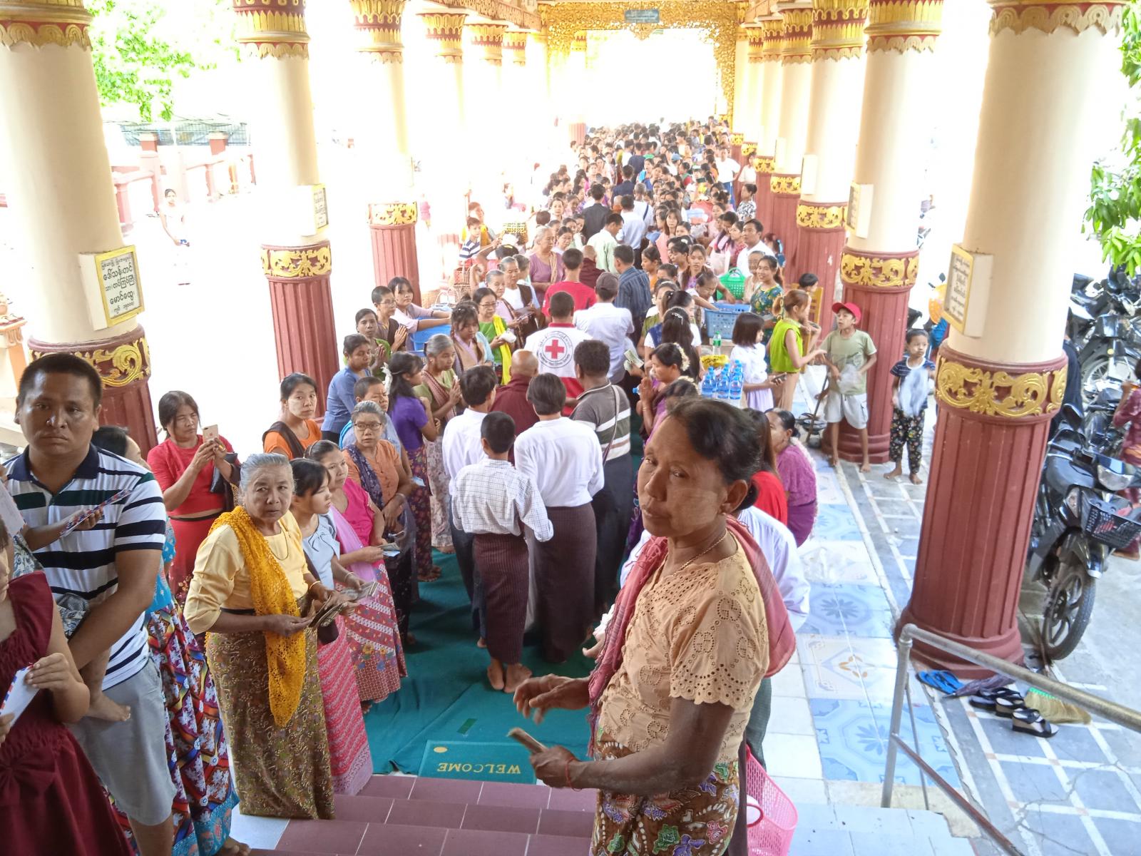 မြစ်သားမြို့နယ် ရွှေမုဋ္ဌောစေတီတော်မြတ်ကြီးတွင် ကဆုန်လပြည့် ဗုဒ္ဓနေ့ ဘုရား၊ တရားအပါအဝင် သံဃာတော