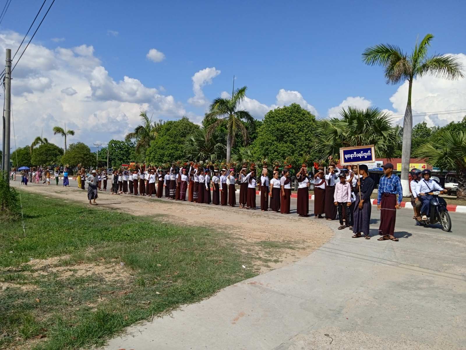 ကဆုန်လပြည့် ဗုဒ္ဓနေ့ တွင် ပုဗ္ဗသီရိမြို့နယ်အတွင်း တည်ထားကိုးကွယ်တော