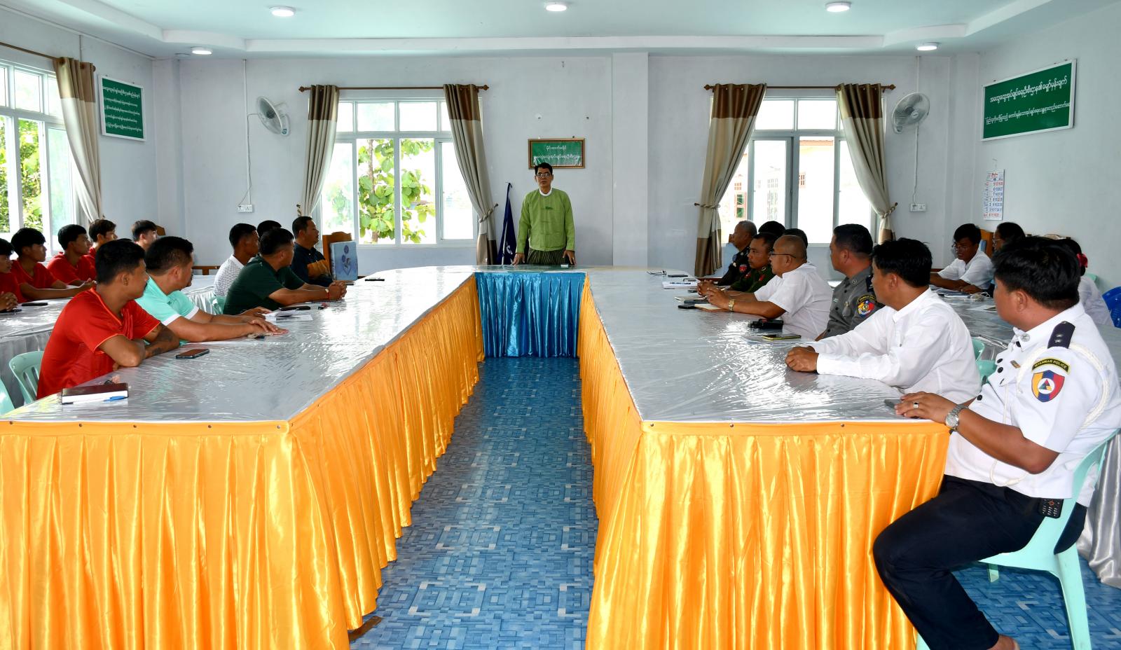 မိုင်းဆတ်မြို့၌ ရှမ်းပြည်နယ်ဝန်ကြီးချုပ်ဖလား အသက် ၂၅ နှစ်အောက် အမ