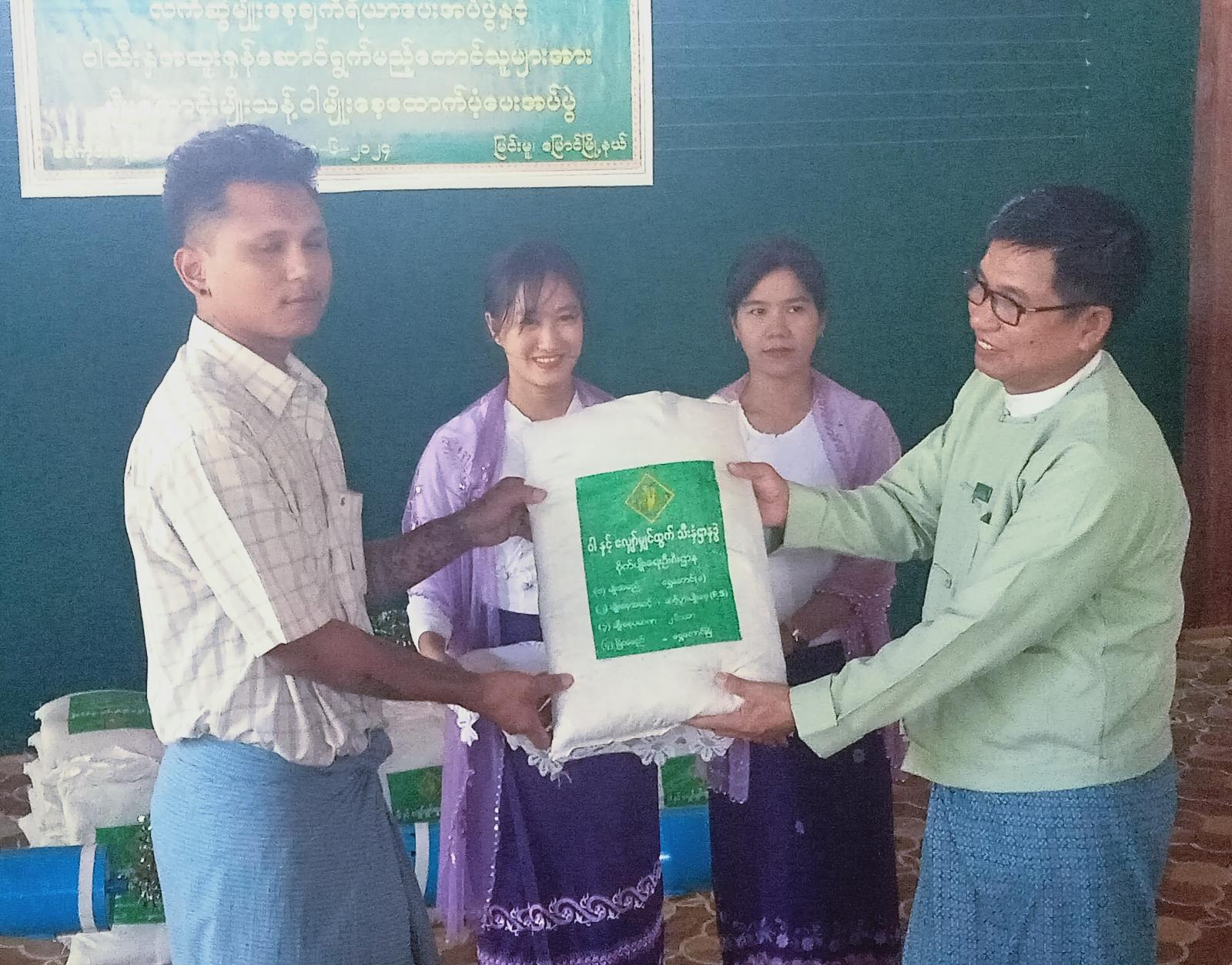 စစ်ကိုင်းမြို့တွင် လက်စွဲမျိုးစေ့ချကိရိယာနှင့် ဝါသီးနှံမျိုးစေ့ထောက