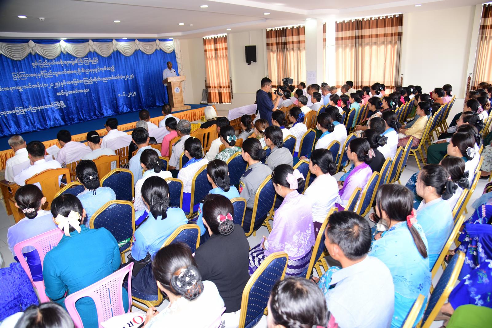 အခမ်းအနားမှူးသင်တန်းနှင့် အခြေခံစာကြည့်တိုက်ပညာ သင်တန်းဆင်းပွဲကျင်းပ