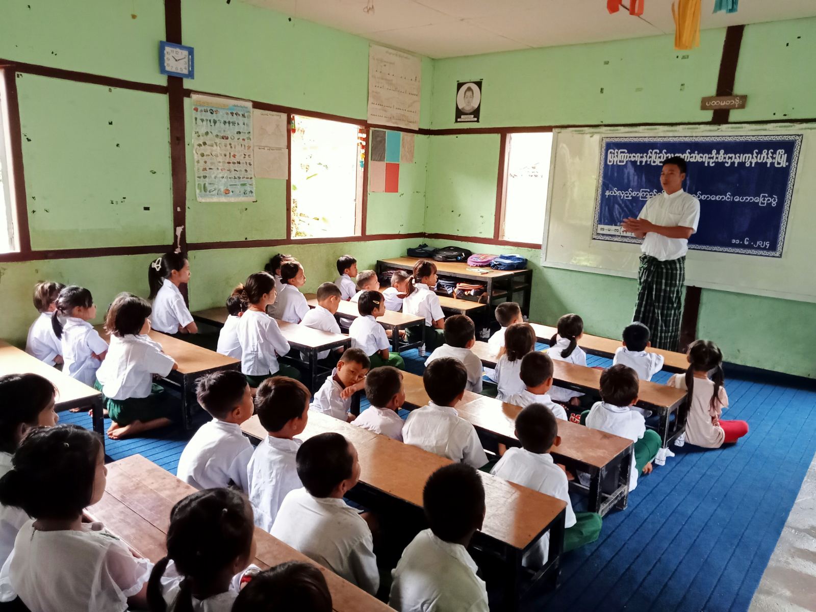 ကွန်ဟိန်းမြို့၊ နမ့်ကုန် မူလတန်းကျောင်း၌ နယ်လှည့်စာကြည့်တိုက်နှင့