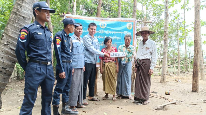 မိုးညိုမြို့နယ်၌ မြစ်ကမ်းပါးပြိုကျမှုကြောင့် ကြိုတင်ပြောင်းရွှေ့နေအိမ် ၂ လုံးအတွက် ထောက်ပံ့