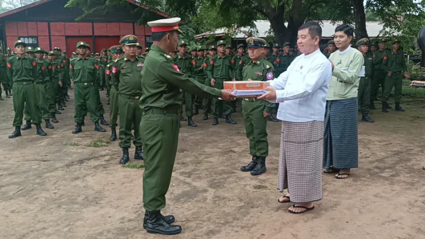 မွန်ပြည်နယ်ဝန်ကြီးချုပ် ဦးအောင်ကြည်သိန်း အမှတ် ၄ တပ်မတော်တန်းမြင့