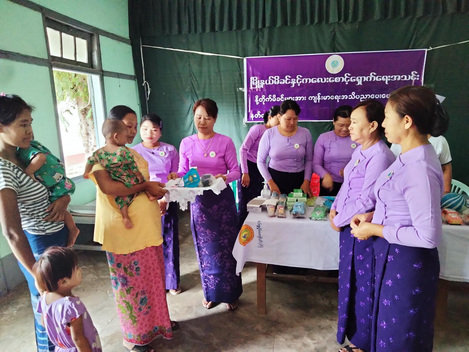 နတ်မောက်မြို့၌ နို့တိုက်မိခင်များအား ကျန်းမာရေးအသိပညာပေးဟောပြောပွဲကျင