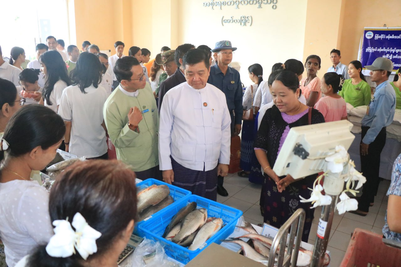 မွန်ပြည်နယ်ဝန်ကြီးချုပ် ဦးအောင်ကြည်သိန်း အစိုးရစက်မှုလက်မှုသိပ္ပံ မော