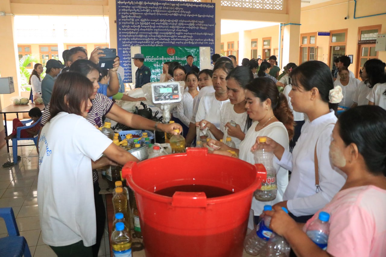 မွန်ပြည်နယ်ဝန်ကြီးချုပ် ဦးအောင်ကြည်သိန်း အစိုးရစက်မှုလက်မှုသိပ္ပံ မော