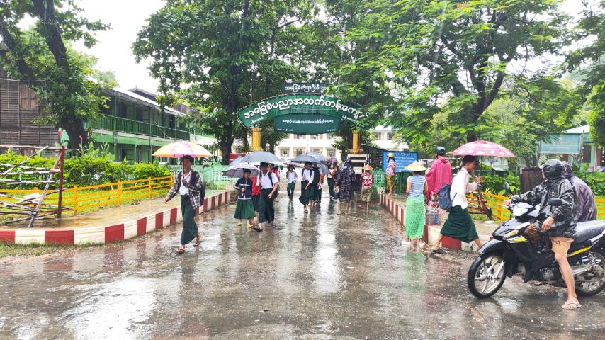 ပန်း တောင်းမြို့နယ်တွင် ဧရာဝတီမြစ်ရေ ပြန်လည်ကျဆင်းသွားသဖြင့် ယာယီပိတ