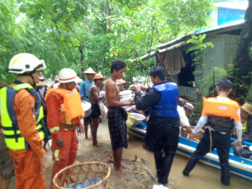 ကြို့ပင်ကောက်မြို့နယ်အတွင်း ရေဘေးသင့်ပြည်သူများအား ရေသန့်နှင့်စားသောက်ဖ