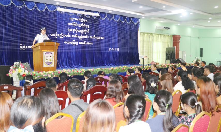 မန္တလေးတိုင်းဒေသကြီး၊ အမရပူရမြို့နယ်ရှိ ရတနာပုံတက္ကသိုလ်၌ ယာဉ်စည်းကမ်း