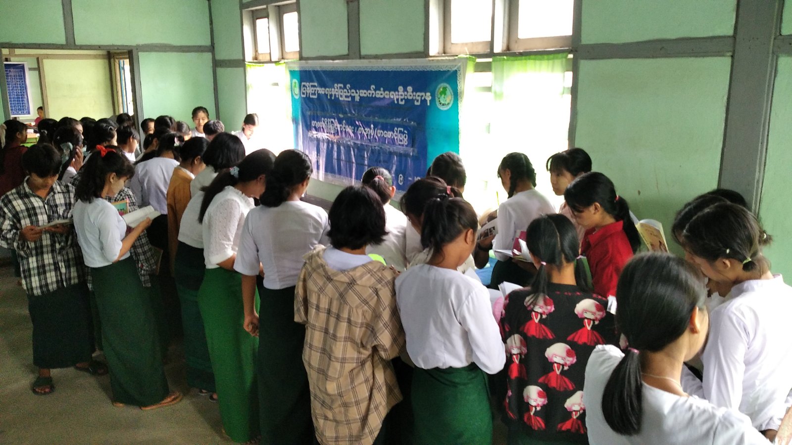 ခန္တီးမြို့၌ စာအုပ် စာစောင်ပြပွဲနှင့် ကလေးအလုပ်သမားပပျောက