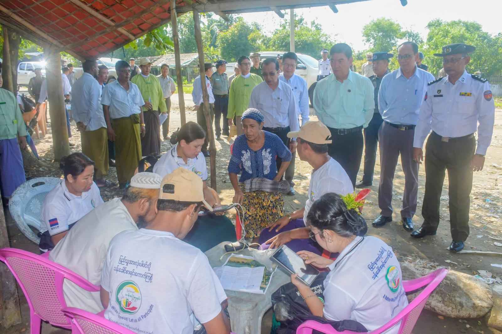 ရခိုင်ပြည်နယ်ဝန်ကြီးချုပ် ဦးထိန်လင်း လူဦးရေနှင့်အိမ်အကြောင်းအရာသန်းခေါင