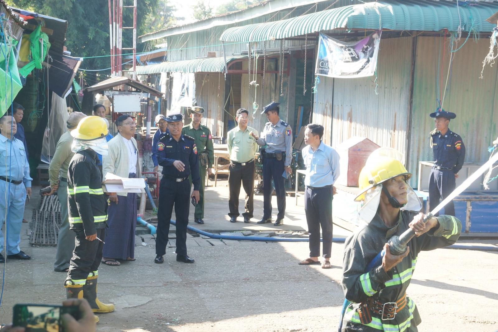 တောင်တွင်းကြီး မြို့မဈေးကြီး၌ မီးဘေးအန္တရာယ်ကြိုတင်ကာကွယ်ရေး လိုက်လံစစ