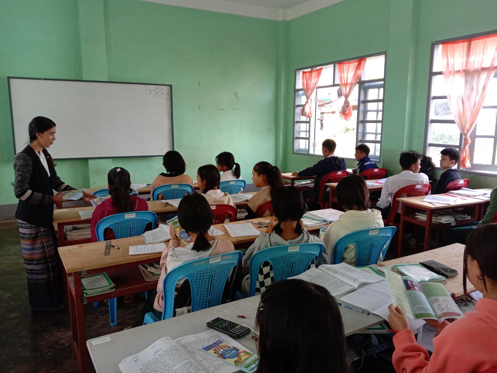 ကွန်ဟိန်းမြို့၌ ၁၀၄ နှစ်မြောက် အမျိုးသားအောင်ပွဲနေ့ အထိမ်းအမှတ် သတင်းစကား လက်ကမ်းစာစောင်များ ဖ