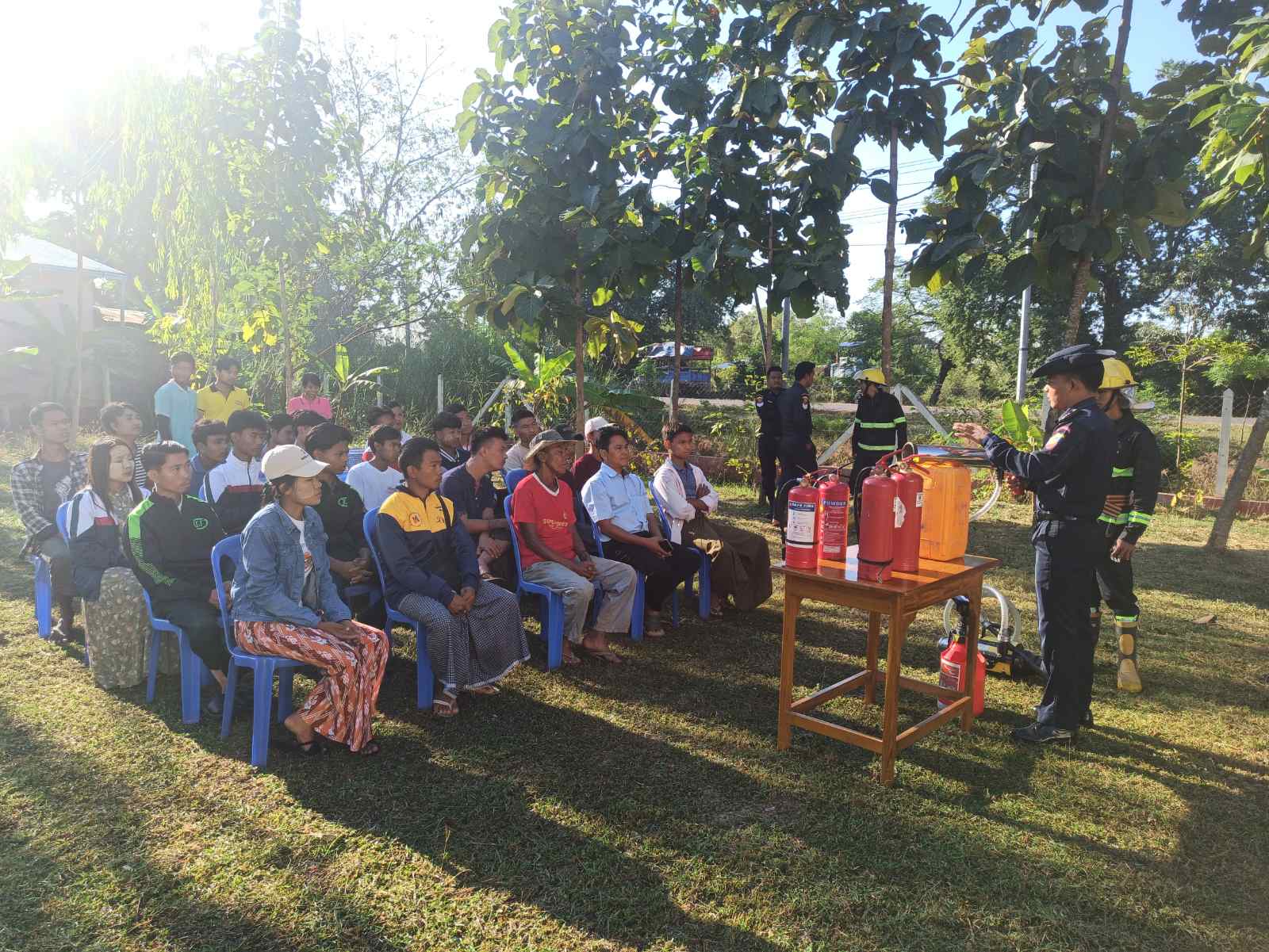 တောင်တွင်းကြီးမြို့နယ်တွင် စက်သုံးဆီဆိုင်များအား မီးဘေးအန္တရာယ်ကြိုတင်ကာကွယ်ရေး အသိပညာပေးခြင်းန