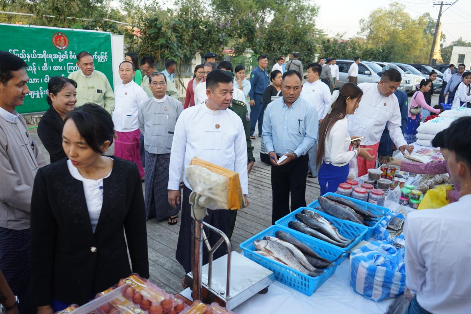 မွန်ပြည်နယ် ဝန်ကြီးချုပ် ဦးအောင်ကြည်သိန်း အစိုးရစက်မှုလက်မှုသိပ္ပံ မော်လမြိုင် နှင့် ပညာရေးဒီဂရီ