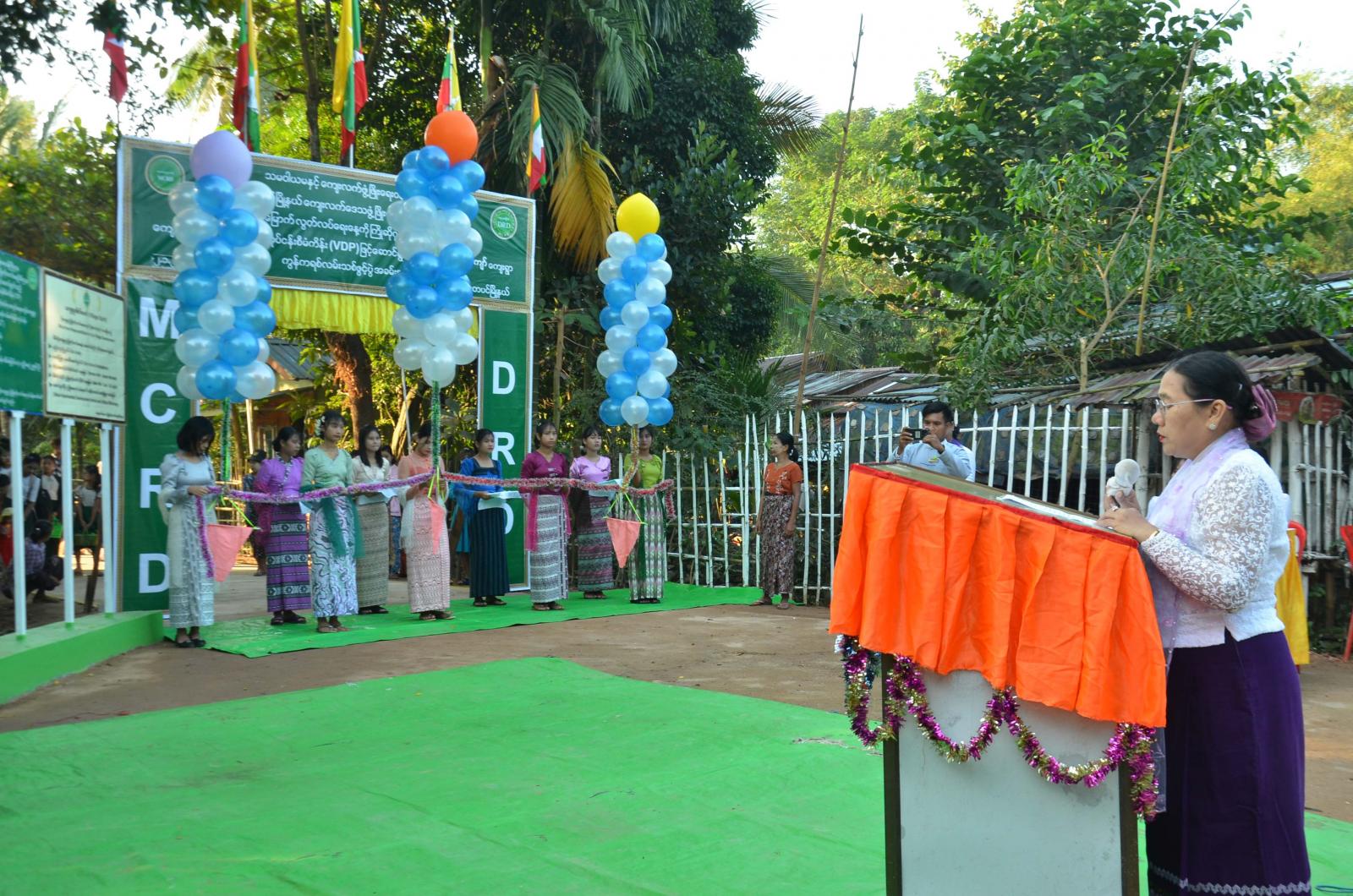 ၇၇ နှစ်မြောက် လွတ်လပ်ရေးနေ့ကို ကြိုဆိုဂုဏ်ပြုသောအားဖြင့် ကျေးရွာတွင်း ကွန်ကရစ်လမ်းဖွင့်ပွဲကို