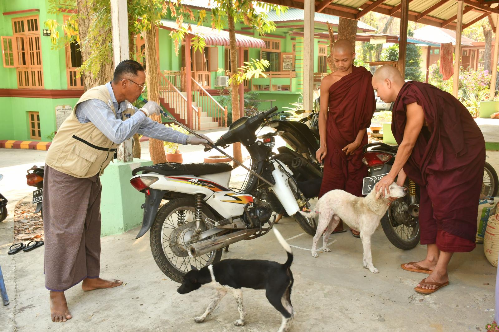 နတ်မောက်မြို့နယ်၌ ၇၈ နှစ်မြောက် ပြည်ထောင်စုနေ့အထိမ်းအမှတ် သတင်းစကားလက်ကမ်းစာစောင်များ ဖြန့်ဝေ