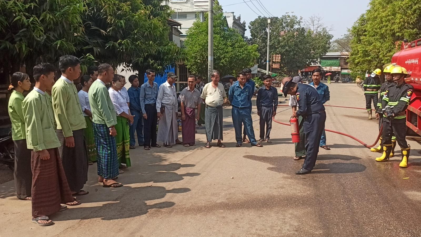 သဲကုန်းမြို့မဈေး၌ မီးဘေးအန္တရာယ်ကြိုတင်ကာကွယ်ရေး အသိပညာပေးဟောပြောပွဲန