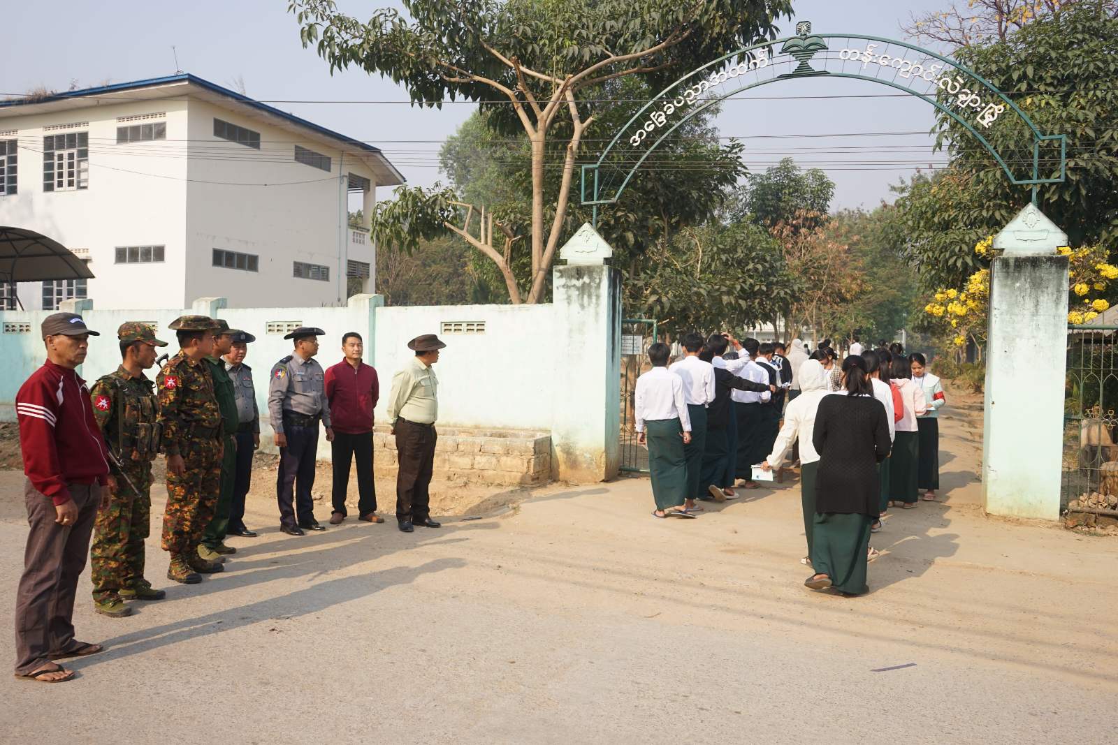 လဲချားမြို့နယ်တွင် ၂၀၂၄ ၂၀၂၅ ပညာသင်နှစ် တက္ကသိုလ်ဝင်တန်းစာမေးပွဲ မြန်မာစာ ဘာသာရပ်စတင်ဖြေဆို