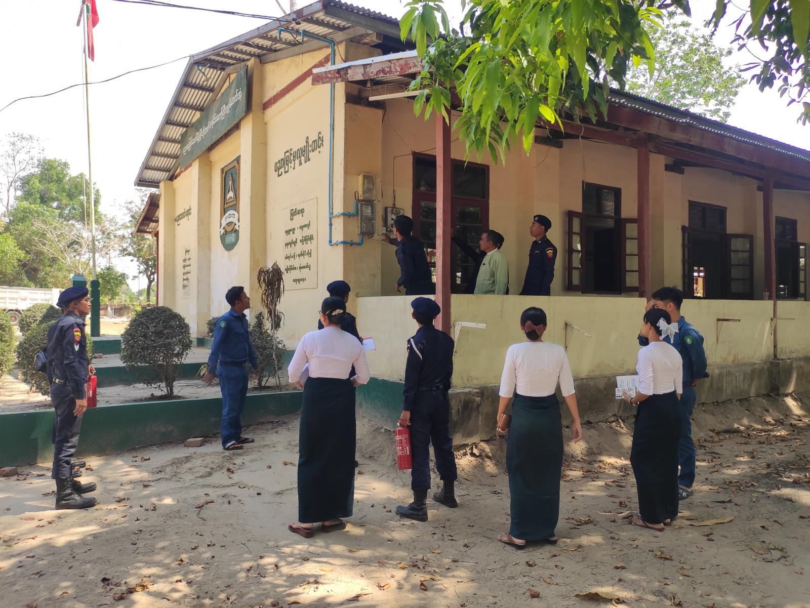 ငပုတောမြို့နယ်မီးသတ်မီးသတ်ဦးစီးဌာနမှ တက္ကသိုလ်ဝင်ဖြေဆိုမည့် စာစစ်ဌာနများအား မီးဘေးအန္တရာယ်ကြိုတင