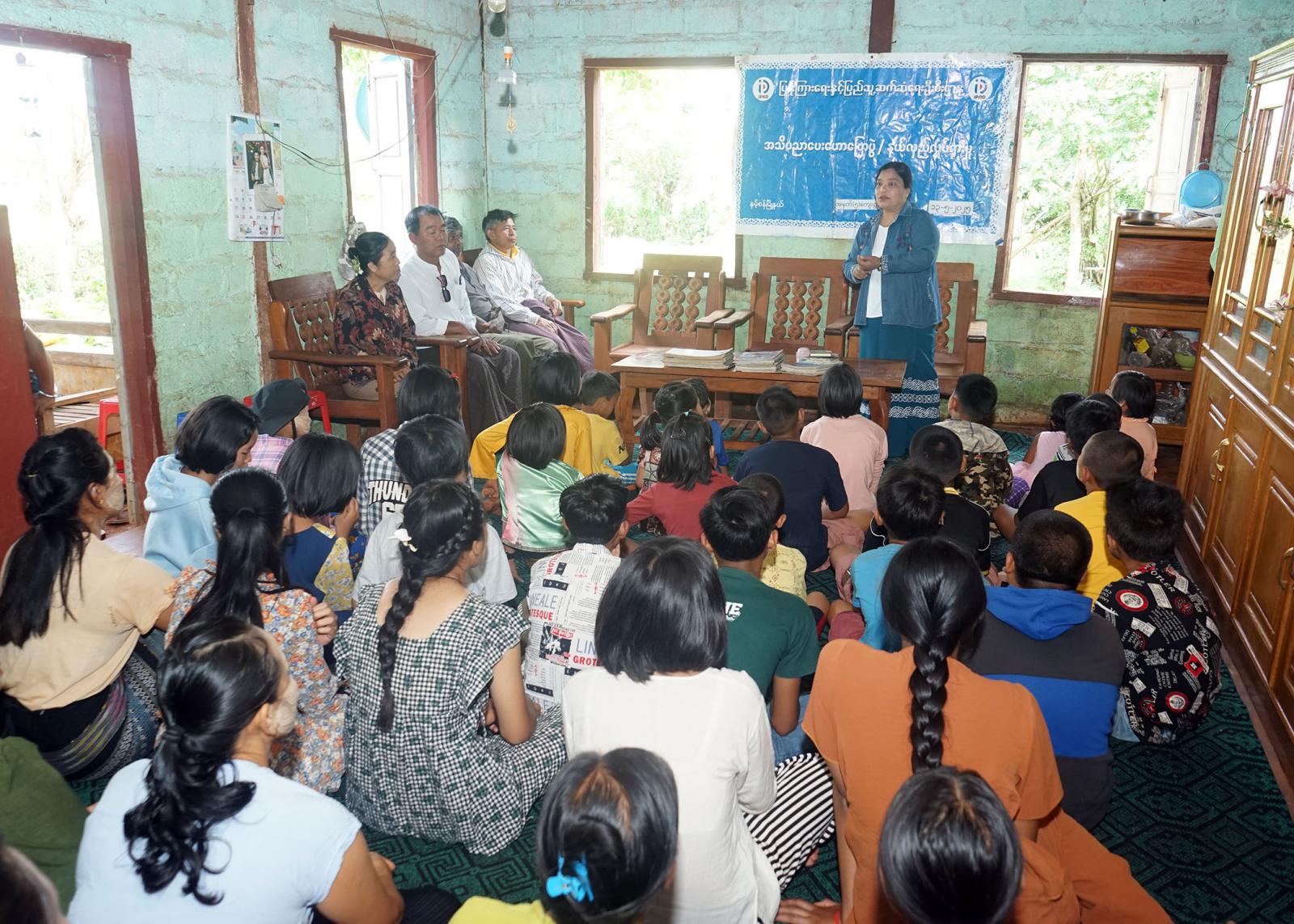 အမှတ် ၅ ကျေးရွာ ပြည့်စုံသုတစာကြည့်တိုက်တွင် အသိပညာပေးဟောပြောပွဲ၊ ရွေ့လျားစာကြည့်တိုက်နှင့် စာဖတ
