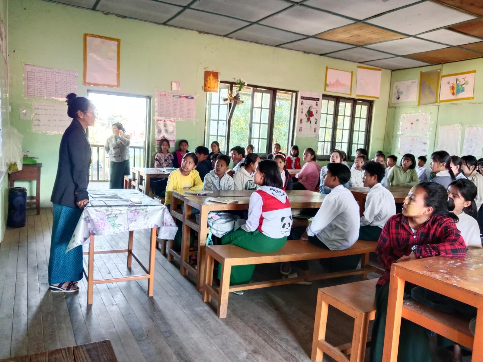 လဲချားမြို့နယ် အ လ က ၁ ကျောင်းတွင် လူငယ်ရေးရာအသိပညာပေးဟောပြောပွဲ ဆောင်ရွက် Information And