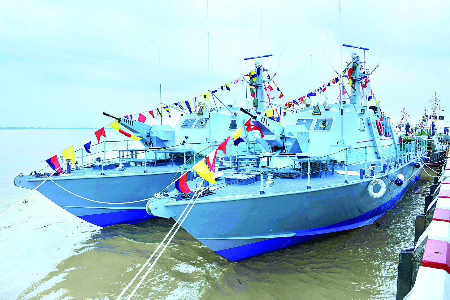 ၇၅ နှစ်မြောက် စိန်ရတုတပ်မတော် ရေ နေ့အထိမ်းအမှတ် စစ်ရေယာဉ်များတပ်တော်ဝင်ခြင်းနှင့် မြန်မာနိုင